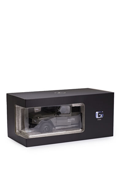 Minichamps - 1:18 2018 Mercedes Benz G Class AMG line W463 Grey Model Car