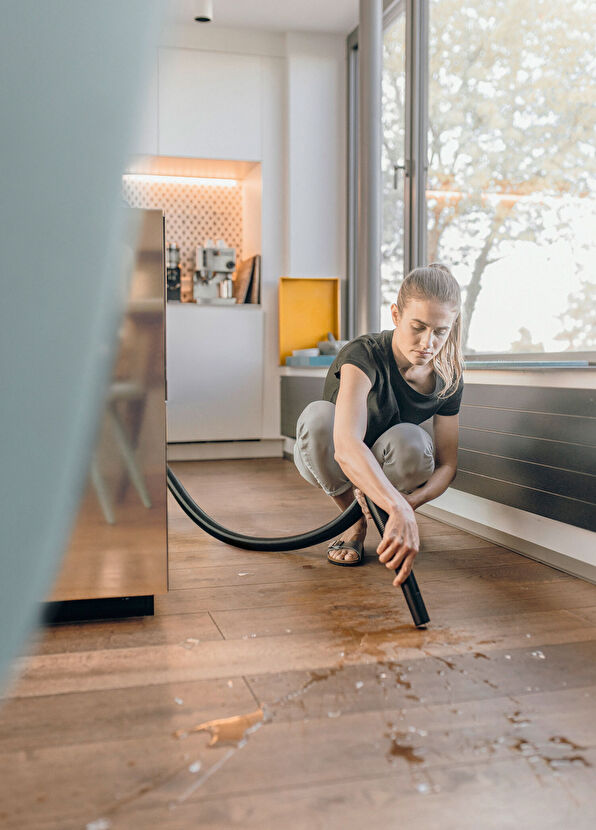 Karcher - WD 2 PLUS V-12/6/18/C Home Islak Kuru Süpürge - Sarı