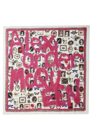 Alexander McQueen Kadın Ekru Pembe Desenli Yün Şal EU Alexander McQueen Kadın Ekru Pembe Desenli Yün Şal EU