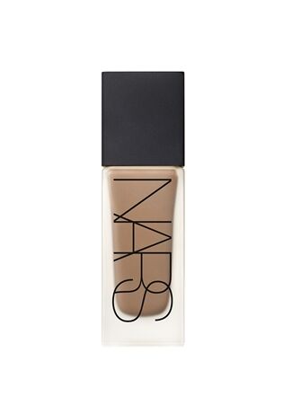 Nars All Day Luminous Weightless Foundation Macao Kahverengi Nars All Day Luminous Weightless Foundation Macao Kahverengi