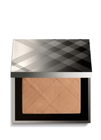 Burberry Nude Glow Bronzlaştırıcı Altın Rengi Bej Burberry Nude Glow Bronzlaştırıcı Altın Rengi Bej
