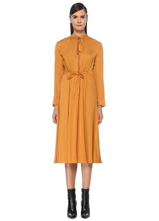 Maje Kadın Karamel Yakası Büzgülü Volanlı Midi Elbise Kahverengi 3 FR Maje Kadın Karamel Yakası Büzgülü Volanlı Midi Elbise Kahverengi 3 FR