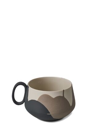 Esma Dereboy Tube Desenli El Yapımı Porselen Çay Fincanı Siyah Esma Dereboy Tube Desenli El Yapımı Porselen Çay Fincanı Siyah