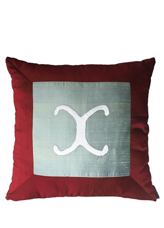 Atölye11 Mavi Bordo Nakışlı 50x50 İpek Dekoratif Yastık Çok Renkli Atölye11 Mavi Bordo Nakışlı 50x50 İpek Dekoratif Yastık Çok Renkli