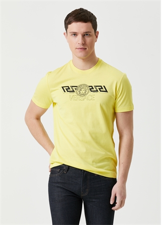 Versace Erkek Sarı Geometrik Logo Baskılı Basic T-shirt Siyah S EU Versace Erkek Sarı Geometrik Logo Baskılı Basic T-shirt Siyah S EU