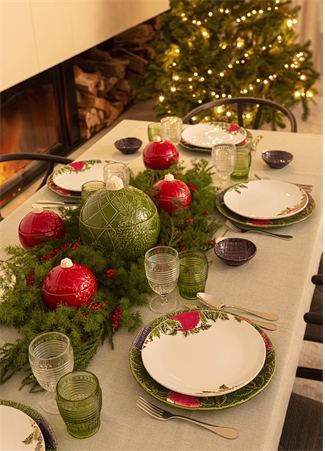 Bordallo Pinheiro Beyaz Porselen Yemek Tabağı Çok Renkli