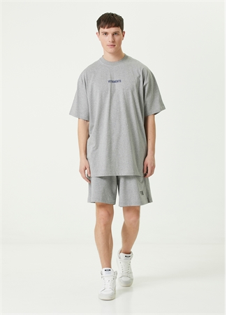 VETEMENTS Erkek Gri Logo Detaylı Bermuda S EU VETEMENTS Erkek Gri Logo Detaylı Bermuda S EU