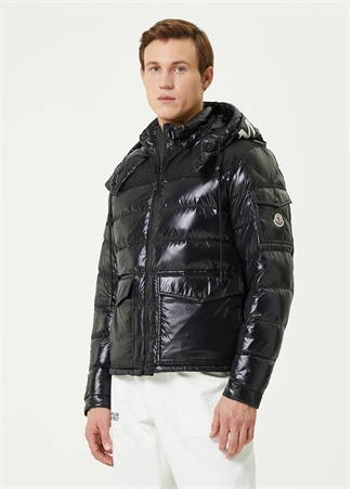 Moncler Erkek Siyah Kapüşonlu Logo Detaylı Mont 5 US Moncler Erkek Siyah Kapüşonlu Logo Detaylı Mont 5 US