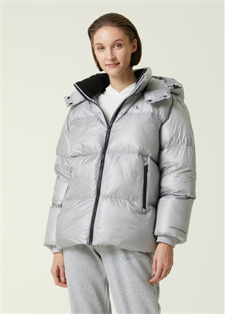 CK Jeans Kadın Down Shiny Oversize Gri Kapüşonlu Puff Mont L EU CK Jeans Kadın Down Shiny Oversize Gri Kapüşonlu Puff Mont L EU