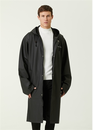 VETEMENTS Erkek Siyah Kapüşonlu Logolu Yağmurluk S EU VETEMENTS Erkek Siyah Kapüşonlu Logolu Yağmurluk S EU