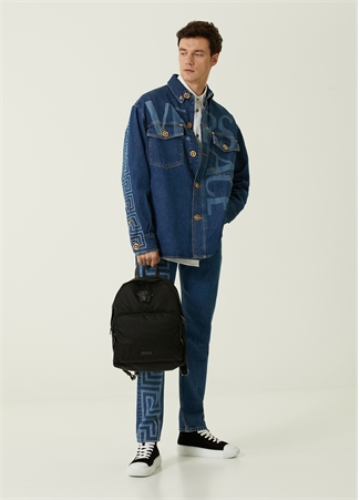 Versace Erkek Mavi Polo Yaka Logolu Oversize Denim Ceket Lacivert 50 IT Versace Erkek Mavi Polo Yaka Logolu Oversize Denim Ceket Lacivert 50 IT