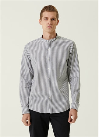 Michael Kors Erkek Beyaz Gri Hakim Yaka Çizgi Desenli Gömlek M EU Michael Kors Erkek Beyaz Gri Hakim Yaka Çizgi Desenli Gömlek M EU