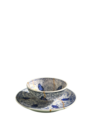 Maya Handcrafts Haliç Kintsugi Mavi Beyaz Çini Tabak Maya Handcrafts Haliç Kintsugi Mavi Beyaz Çini Tabak