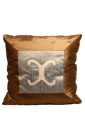 Atölye11 Koç Boynuzu Motifli 50x50 İpek Dekoratif Yastık Çok Renkli Atölye11 Koç Boynuzu Motifli 50x50 İpek Dekoratif Yastık Çok Renkli