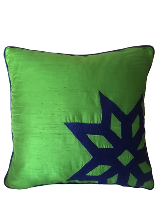 Atölye11 Yeşil Yıldız Motifli 50x50 cm İpek Yastık Çok Renkli Atölye11 Yeşil Yıldız Motifli 50x50 cm İpek Yastık Çok Renkli