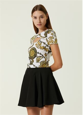 Versace Jeans Couture Kadın Beyaz Desenli Kesim Detaylı T-shirt 38 IT Versace Jeans Couture Kadın Beyaz Desenli Kesim Detaylı T-shirt 38 IT