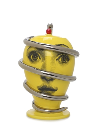 Fornasetti Sarı Yüz Baskılı Geometrik Formlu Seramik Vazo Fornasetti Sarı Yüz Baskılı Geometrik Formlu Seramik Vazo