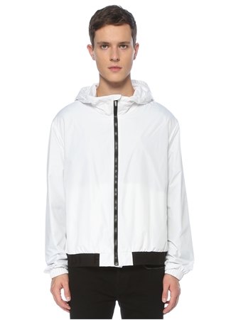 Fendi Erkek Beyaz Kapüşonlu Kontrast Logo Bantlı Mont 52 IT