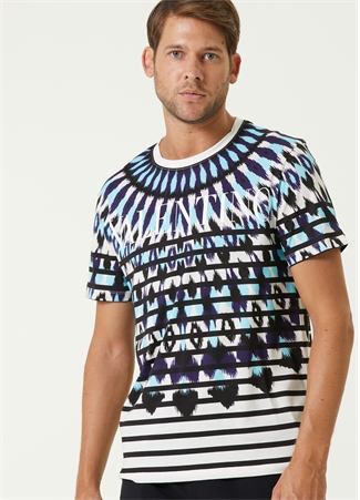 Valentino Erkek Mavi Beyaz Etnik Desenli Logolu T-shirt XL EU Valentino Erkek Mavi Beyaz Etnik Desenli Logolu T-shirt XL EU