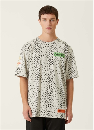 Heron Preston Erkek Beyaz Mikro Desenli Logolu T-shirt S EU Heron Preston Erkek Beyaz Mikro Desenli Logolu T-shirt S EU