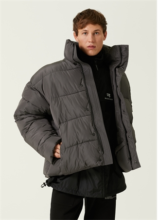 Balenciaga Erkek BB Gri Kapüşonlu Logo Detaylı Puff Mont 46 IT Balenciaga Erkek BB Gri Kapüşonlu Logo Detaylı Puff Mont 46 IT