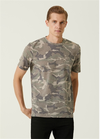 Erkek Haki Bisiklet Yaka Kamuflaj Desenli T-shirt Yeşil S EU Erkek Haki Bisiklet Yaka Kamuflaj Desenli T-shirt Yeşil S EU