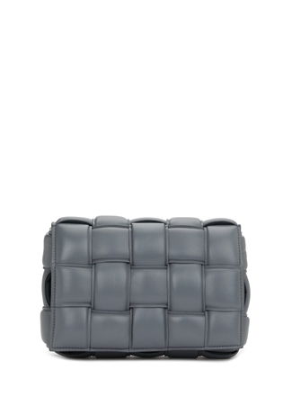 Bottega Veneta Kadın Padded Cassette Gri Deri Omuz Çantası EU Bottega Veneta Kadın Padded Cassette Gri Deri Omuz Çantası EU