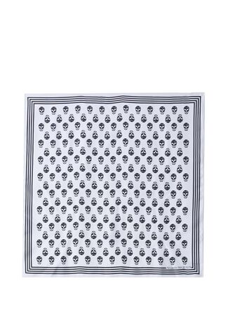 Alexander McQueen Kadın Beyaz Kurukafa Desenli 90x90 cm İpek Eşarp EU