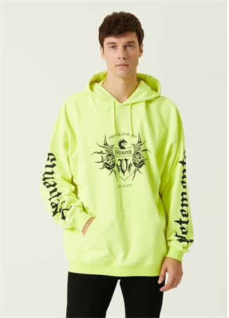 VETEMENTS Erkek Neon Sarı Kapüşonlu Logo Detaylı Sweatshirt Siyah S EU VETEMENTS Erkek Neon Sarı Kapüşonlu Logo Detaylı Sweatshirt Siyah S EU