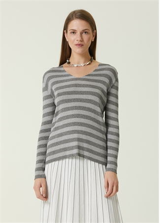 Beymen Club Kadın Gri V Yaka Simli Çizgili Oval Kesim Kazak L Beymen Club Kadın Gri V Yaka Simli Çizgili Oval Kesim Kazak L