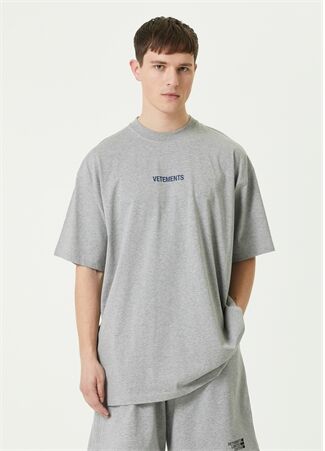 VETEMENTS Erkek Gri Logo Baskılı T-shirt S EU