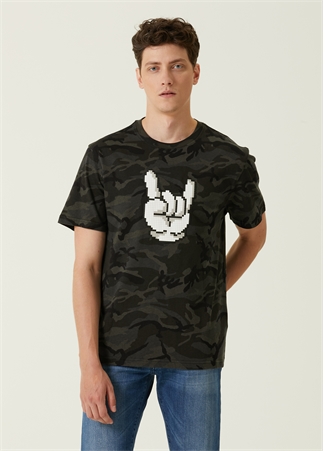 8-Bit by Mhrs Erkek Antrasit Kamuflaj Desenli Figür Detaylı T-shirt Gri XS EU 8-Bit by Mhrs Erkek Antrasit Kamuflaj Desenli Figür Detaylı T-shirt Gri XS EU