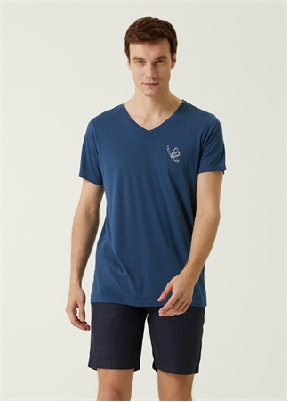 Bassigue Erkek Lacivert V Yaka Nakış Detaylı T-shirt L EU Bassigue Erkek Lacivert V Yaka Nakış Detaylı T-shirt L EU