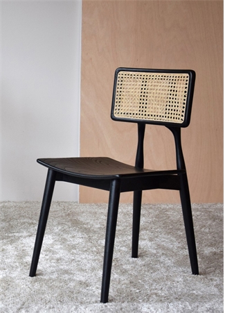 Vpinteriorismo Cosme Rattan Detaylı Ahşap Sandalye Siyah Vpinteriorismo Cosme Rattan Detaylı Ahşap Sandalye Siyah