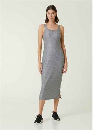 Nike Kadın Icon Clash Beyaz Desenli Midi Elbise XS EU