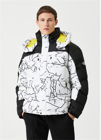 The North Face Erkek Siyah Beyaz Kapüşonlu Desenli Mont XL EU