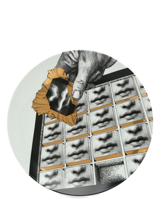 Fornasetti Siyah Beyaz Baskılı Porselen Dekoratif Tabak