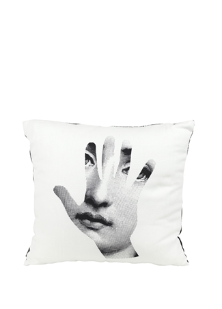 Fornasetti Siyah Beyaz El Ve Yüz Desenli Dekoratif Yastık Fornasetti Siyah Beyaz El Ve Yüz Desenli Dekoratif Yastık