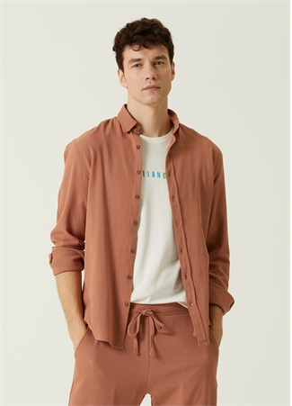 Qollanchi Erkek Pembe Logo Detaylı Keten Gömlek Kırmızı L EU Qollanchi Erkek Pembe Logo Detaylı Keten Gömlek Kırmızı L EU