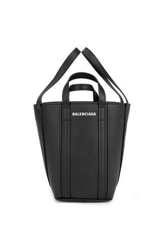 Balenciaga Kadın Siyah Logolu Deri Omuz Çantası EU