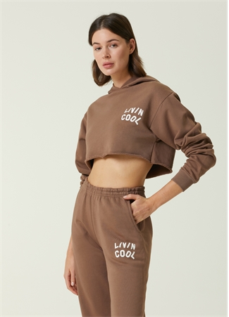Livincool Kadın Kahverengi Kapüşonlu Logolu Crop Sweatshirt S EU Livincool Kadın Kahverengi Kapüşonlu Logolu Crop Sweatshirt S EU