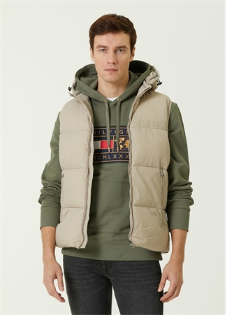 Tommy Hilfiger Erkek Bej Kapüşonlu Logolu Puff Yelek Gri M EU Tommy Hilfiger Erkek Bej Kapüşonlu Logolu Puff Yelek Gri M EU