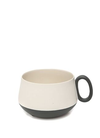 Esma Dereboy Tube Porselen El Yapımı Çay Fincanı Siyah Esma Dereboy Tube Porselen El Yapımı Çay Fincanı Siyah