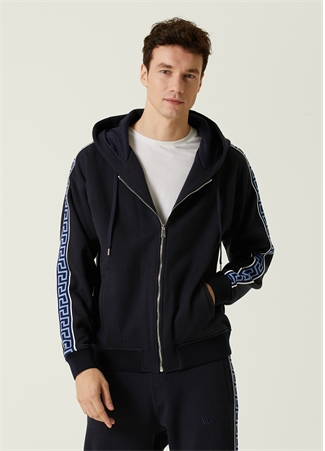 Versace Erkek Lacivert Kapüşonlu Logo Şerit Detaylı Sweatshirt S EU Versace Erkek Lacivert Kapüşonlu Logo Şerit Detaylı Sweatshirt S EU