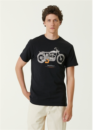 Deus Ex Machina Erkek Siyah Motor Baskılı Logo Detaylı T-shirt S EU Deus Ex Machina Erkek Siyah Motor Baskılı Logo Detaylı T-shirt S EU