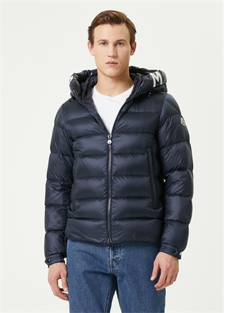 Moncler Erkek Lacivert Kapüşonlu Logolu Mont 2 US Moncler Erkek Lacivert Kapüşonlu Logolu Mont 2 US