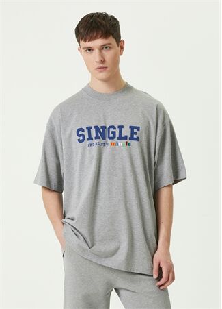 VETEMENTS Erkek Gri Slogan Baskılı T-shirt S EU