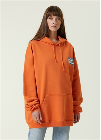 VETEMENTS Kadın Turuncu Kapüşonlu Logo Baskılı Sweatshirt S EU VETEMENTS Kadın Turuncu Kapüşonlu Logo Baskılı Sweatshirt S EU