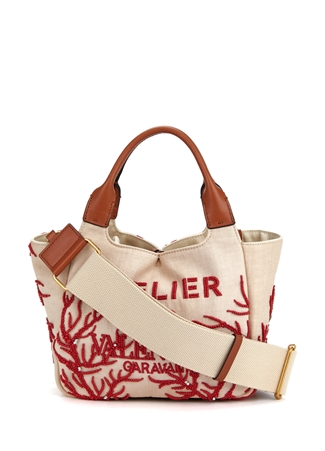 Valentino Garavani Kadın Krem Yaprak Ve Yazı Nakışlı Deri Omuz Çantas Kırmızı EU Valentino Garavani Kadın Krem Yaprak Ve Yazı Nakışlı Deri Omuz Çantas Kırmızı EU