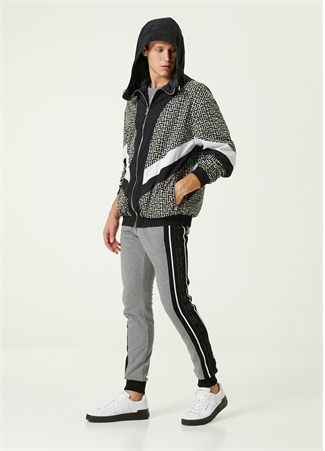 Balmain Erkek Gri Kordonlu Şerit Detaylı Jogger Eşofman Altı Siyah S EU Balmain Erkek Gri Kordonlu Şerit Detaylı Jogger Eşofman Altı Siyah S EU